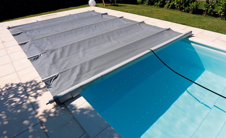 Planen-Poolabdeckung mit Stangen